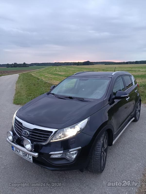 Kia Sportage 2012 in Jogeva on AUTOMOTO.COM.LV Black Kia Sportage 2012 in Jogeva, with an engine capacity of 2.00 L and mileage of 233 thousand km for 8000 €, photo 3 on AUTOMOTO.COM.LV