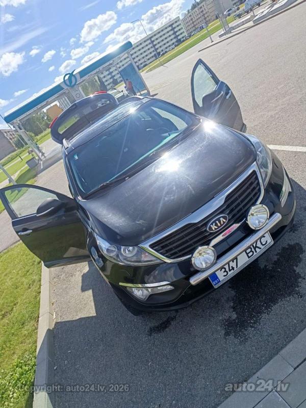 Kia Sportage 2012 in Jogeva on AUTOMOTO.COM.LV Black Kia Sportage 2012 in Jogeva, with an engine capacity of 2.00 L and mileage of 233 thousand km for 8000 €, photo 4 on AUTOMOTO.COM.LV