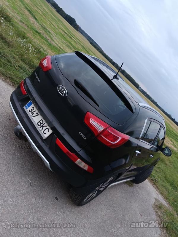 Kia Sportage 2012 in Jogeva on AUTOMOTO.COM.LV Black Kia Sportage 2012 in Jogeva, with an engine capacity of 2.00 L and mileage of 233 thousand km for 8000 €, photo 6 on AUTOMOTO.COM.LV