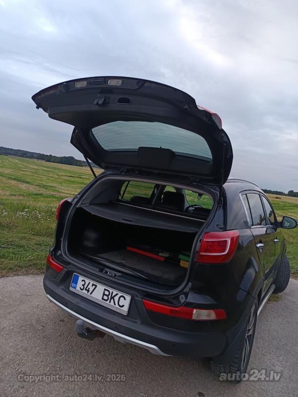Kia Sportage 2012 in Jogeva on AUTOMOTO.COM.LV Black Kia Sportage 2012 in Jogeva, with an engine capacity of 2.00 L and mileage of 233 thousand km for 8000 €, photo 7 on AUTOMOTO.COM.LV