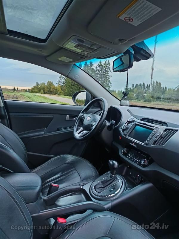 Kia Sportage 2012 in Jogeva on AUTOMOTO.COM.LV Black Kia Sportage 2012 in Jogeva, with an engine capacity of 2.00 L and mileage of 233 thousand km for 8000 €, photo 10 on AUTOMOTO.COM.LV