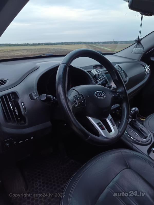 Kia Sportage 2012 in Jogeva on AUTOMOTO.COM.LV Black Kia Sportage 2012 in Jogeva, with an engine capacity of 2.00 L and mileage of 233 thousand km for 8000 €, photo 11 on AUTOMOTO.COM.LV