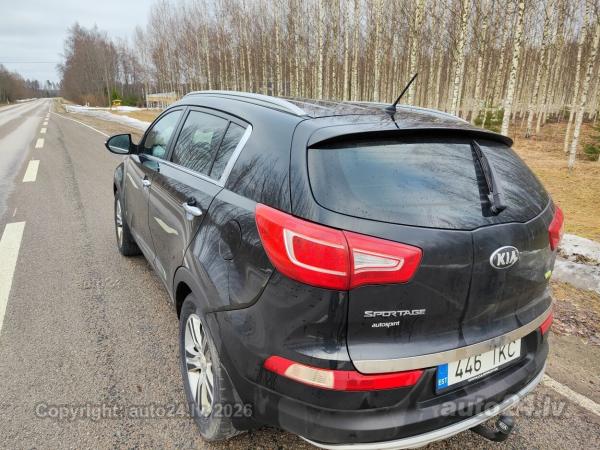Black Kia Sportage 2013 in Tallinn, with an engine capacity of 1.70 L and mileage of 327 thousand km for 5000 €, photo 4 on AUTOMOTO.COM.LV