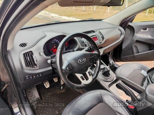 Black Kia Sportage 2013 in Tallinn, with an engine capacity of 1.70 L and mileage of 327 thousand km for 5000 €, photo 6 on AUTOMOTO.COM.LV