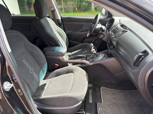 Melns Kia Sportage 2013 Narva, ar dzinēja tilpumu 1.60 L un nobraukumu 139 tūkst. km par 4999 €, foto 7 vietnē AUTOMOTO.COM.LV
