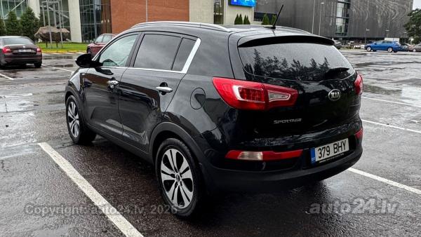 Black Kia Sportage 2013 in Tallinn, with an engine capacity of 2.00 L and mileage of 172 thousand km for 8999 €, photo 3 on AUTOMOTO.COM.LV