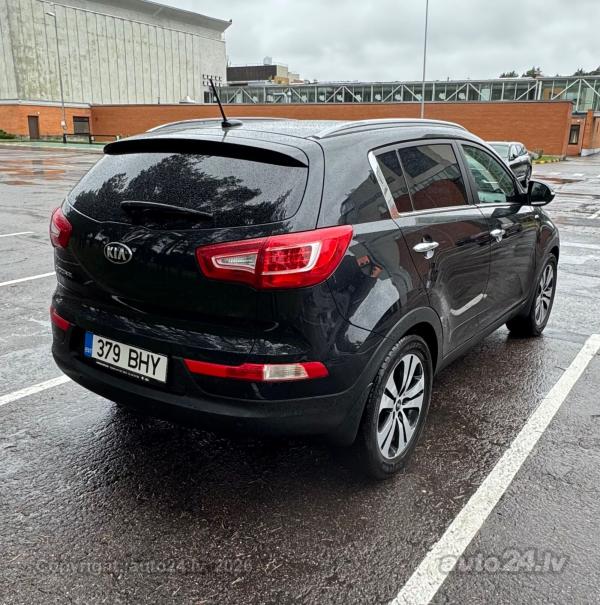 Black Kia Sportage 2013 in Tallinn, with an engine capacity of 2.00 L and mileage of 172 thousand km for 8999 €, photo 5 on AUTOMOTO.COM.LV