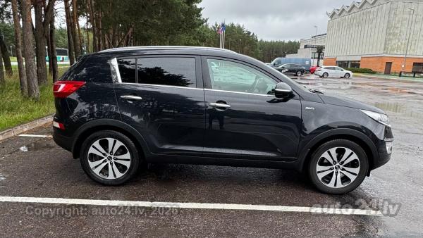 Black Kia Sportage 2013 in Tallinn, with an engine capacity of 2.00 L and mileage of 172 thousand km for 8999 €, photo 6 on AUTOMOTO.COM.LV