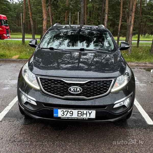 Black Kia Sportage 2013 in Tallinn, with an engine capacity of 2.00 L and mileage of 172 thousand km for 8999 €, photo 8 on AUTOMOTO.COM.LV