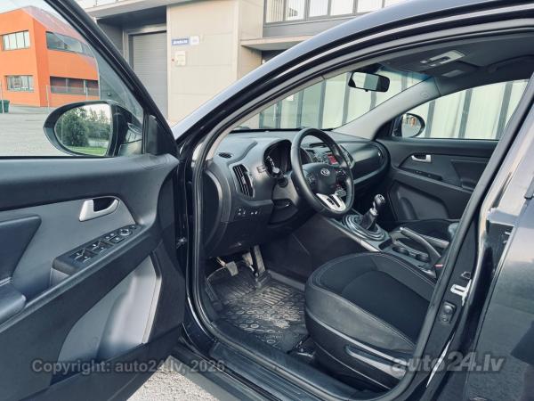 Черный Киа Sportage 2013 в Таллин, объемом двигателя 1.70 л и пробегом 132 тыс. км за 6290 €, фото 8 на AUTOMOTO.COM.LV