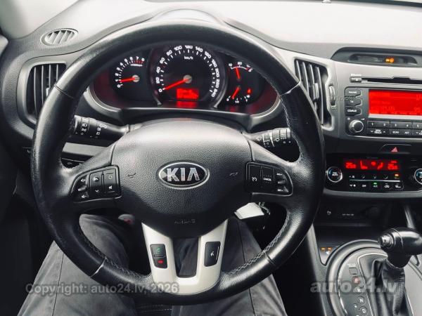 Black Kia Sportage 2013 in Tallinn, with an engine capacity of 2.00 L and mileage of 285 thousand km for 4790 €, photo 8 on AUTOMOTO.COM.LV