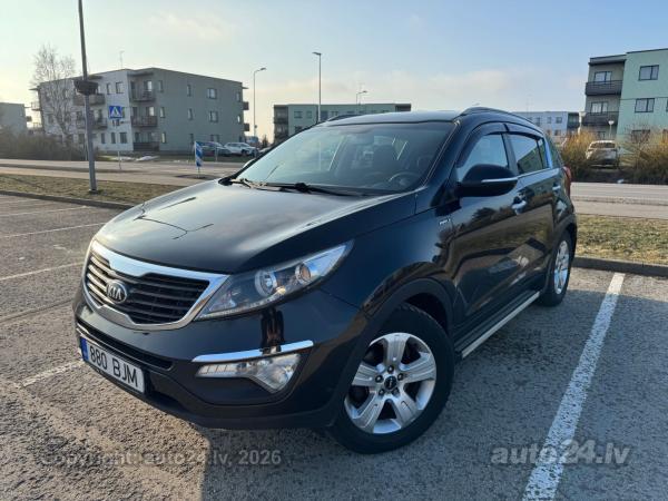 Black Kia Sportage 2013 in Tallinn, with an engine capacity of 2.00 L and mileage of 174 thousand km for 8499 €, photo 3 on AUTOMOTO.COM.LV