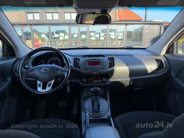 Black Kia Sportage 2013 in Tallinn, with an engine capacity of 2.00 L and mileage of 174 thousand km for 8499 €, photo 4 on AUTOMOTO.COM.LV
