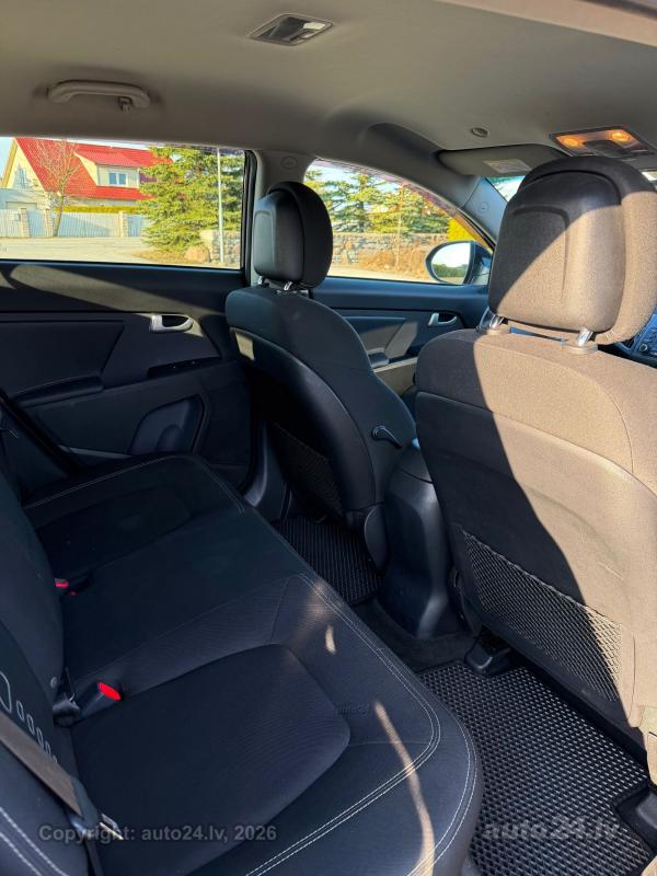 Black Kia Sportage 2013 in Tallinn, with an engine capacity of 2.00 L and mileage of 174 thousand km for 8499 €, photo 5 on AUTOMOTO.COM.LV