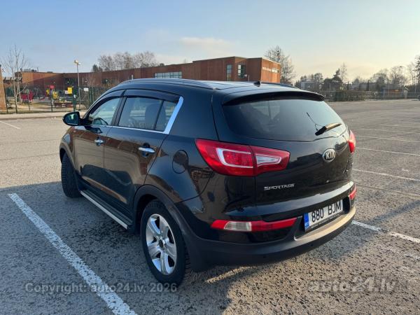 Black Kia Sportage 2013 in Tallinn, with an engine capacity of 2.00 L and mileage of 174 thousand km for 8499 €, photo 6 on AUTOMOTO.COM.LV