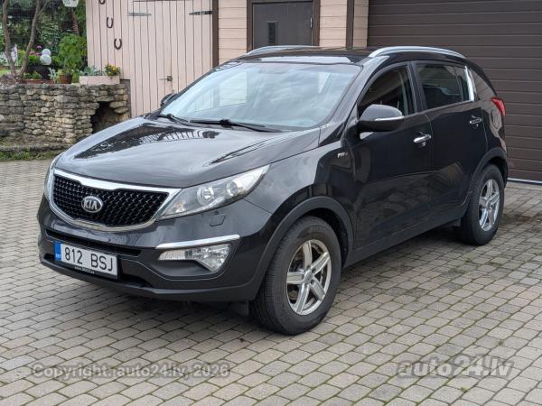 Black Kia Sportage 2015 in Valga, with an engine capacity of 2.00 L and mileage of 230 thousand km for 9490 €, photo 3 on AUTOMOTO.COM.LV