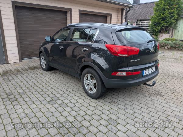 Black Kia Sportage 2015 in Valga, with an engine capacity of 2.00 L and mileage of 230 thousand km for 9490 €, photo 4 on AUTOMOTO.COM.LV