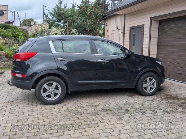 Black Kia Sportage 2015 in Valga, with an engine capacity of 2.00 L and mileage of 230 thousand km for 9490 €, photo 7 on AUTOMOTO.COM.LV