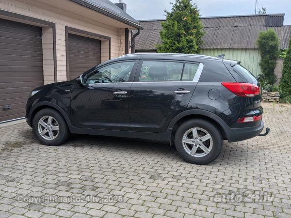 Black Kia Sportage 2015 in Valga, with an engine capacity of 2.00 L and mileage of 230 thousand km for 9490 €, photo 8 on AUTOMOTO.COM.LV