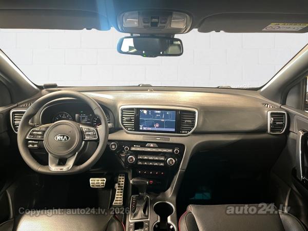 Black Kia Sportage 2021 in Tallinn, with an engine capacity of 1.60 L and mileage of 100 thousand km for 19490 €, photo 8 on AUTOMOTO.COM.LV