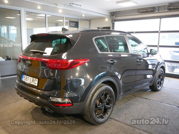 Black Kia Sportage 2021 in Tallinn, with an engine capacity of 1.60 L and mileage of 74 thousand km for 17400 €, photo 3 on AUTOMOTO.COM.LV