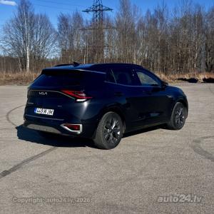 Black Kia Sportage 2022 in Tallinn, with an engine capacity of 1.60 L and mileage of 75 thousand km for 28900 €, photo 1 on AUTOMOTO.COM.LV