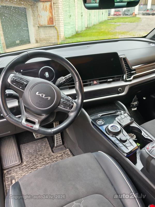 Black Kia Sportage 2022 in Tallinn, with an engine capacity of 1.60 L and mileage of 33 thousand km for 27000 €, photo 4 on AUTOMOTO.COM.LV