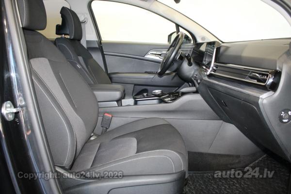 Black Kia Sportage 2022 in Tallinn, with an engine capacity of 1.60 L and mileage of 48 thousand km for 24990 €, photo 6 on AUTOMOTO.COM.LV
