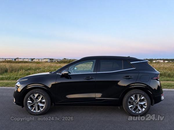 Black Kia Sportage 2022 in Tallinn, with an engine capacity of 1.60 L and mileage of 79 thousand km for 25400 €, photo 5 on AUTOMOTO.COM.LV