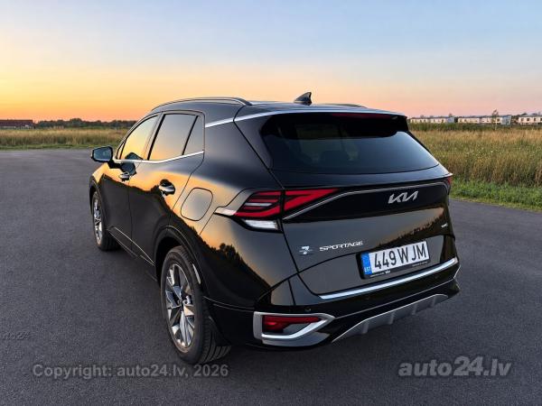 Black Kia Sportage 2022 in Tallinn, with an engine capacity of 1.60 L and mileage of 79 thousand km for 25400 €, photo 6 on AUTOMOTO.COM.LV
