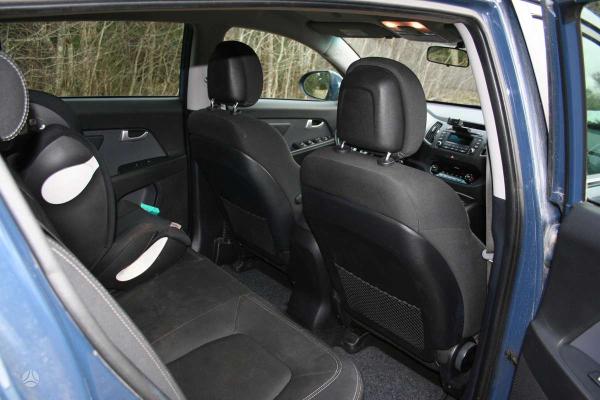 Синий Киа Sportage 2012 в Таллин, объемом двигателя 2.00 л и пробегом 328 тыс. км за 5250 €, фото 7 на AUTOMOTO.COM.LV