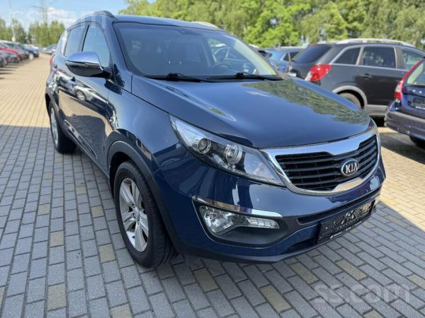 Blue Kia Sportage 2013 in Talsi, with an engine capacity of 1.70 L and mileage of 204 thousand km for 10970 €, photo 2 on AUTOMOTO.COM.LV
