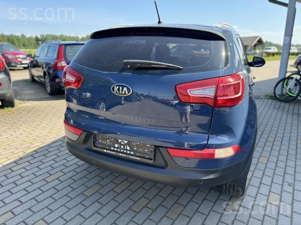 Blue Kia Sportage 2013 in Talsi, with an engine capacity of 1.70 L and mileage of 204 thousand km for 10970 €, photo 4 on AUTOMOTO.COM.LV