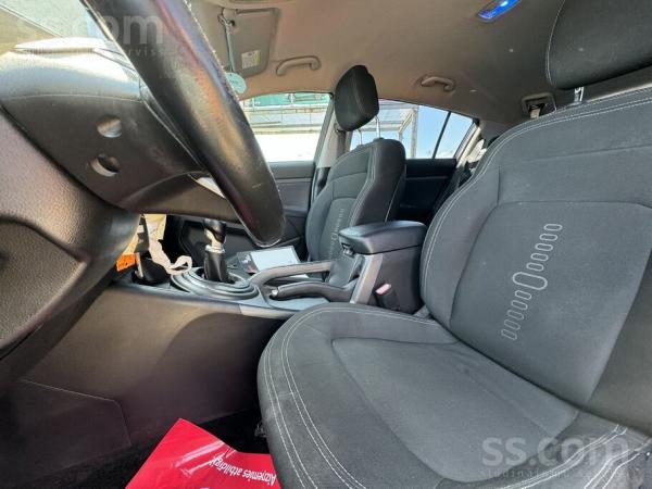 Blue Kia Sportage 2013 in Talsi, with an engine capacity of 1.70 L and mileage of 204 thousand km for 10970 €, photo 6 on AUTOMOTO.COM.LV