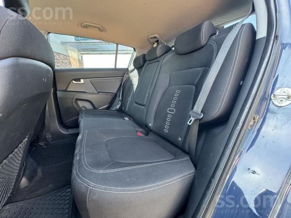 Blue Kia Sportage 2013 in Talsi, with an engine capacity of 1.70 L and mileage of 204 thousand km for 10970 €, photo 7 on AUTOMOTO.COM.LV