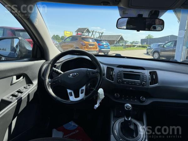 Blue Kia Sportage 2013 in Talsi, with an engine capacity of 1.70 L and mileage of 204 thousand km for 10970 €, photo 9 on AUTOMOTO.COM.LV