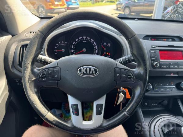 Blue Kia Sportage 2013 in Talsi, with an engine capacity of 1.70 L and mileage of 204 thousand km for 10970 €, photo 10 on AUTOMOTO.COM.LV