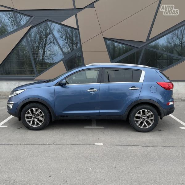 Blue Kia Sportage 2015 in Siauliai, with an engine capacity of 2.00 L and mileage of 260 thousand km for 6999 €, photo 3 on AUTOMOTO.COM.LV