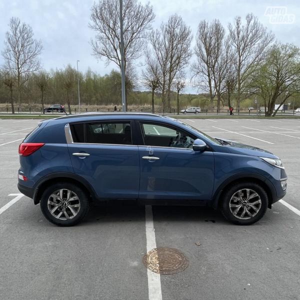 Blue Kia Sportage 2015 in Siauliai, with an engine capacity of 2.00 L and mileage of 260 thousand km for 6999 €, photo 7 on AUTOMOTO.COM.LV