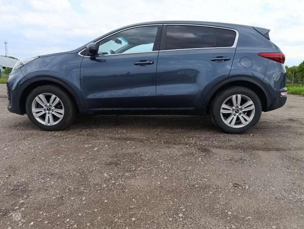 Blue Kia Sportage 2017 in Marijampole, with an engine capacity of 2.36 L and mileage of 250 thousand km for 9999 €, photo 4 on AUTOMOTO.COM.LV