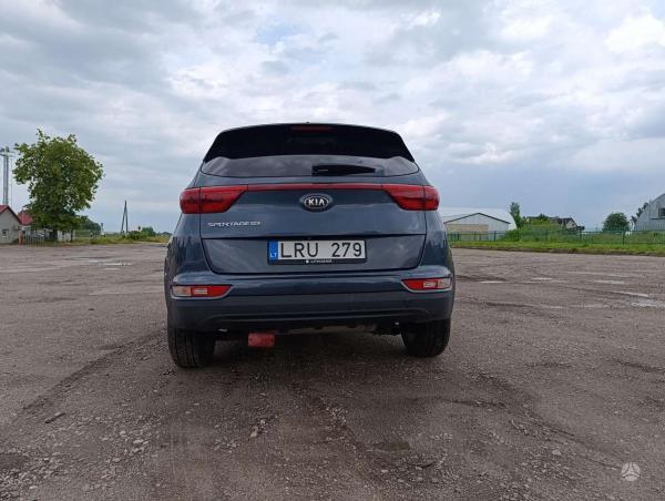 Blue Kia Sportage 2017 in Marijampole, with an engine capacity of 2.36 L and mileage of 250 thousand km for 9999 €, photo 6 on AUTOMOTO.COM.LV