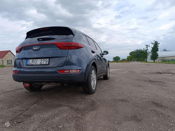 Blue Kia Sportage 2017 in Marijampole, with an engine capacity of 2.36 L and mileage of 250 thousand km for 9999 €, photo 7 on AUTOMOTO.COM.LV