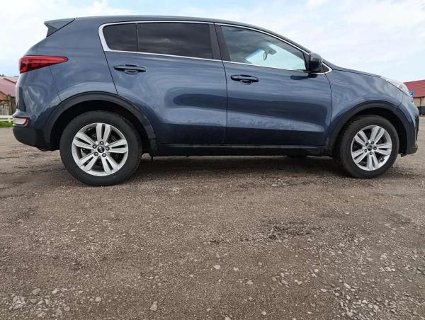 Blue Kia Sportage 2017 in Marijampole, with an engine capacity of 2.36 L and mileage of 250 thousand km for 9999 €, photo 8 on AUTOMOTO.COM.LV