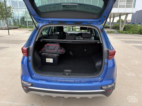 Blue Kia Sportage 2018 in Vilnius, with an engine capacity of 1.60 L and mileage of 133 thousand km for 16500 €, photo 6 on AUTOMOTO.COM.LV