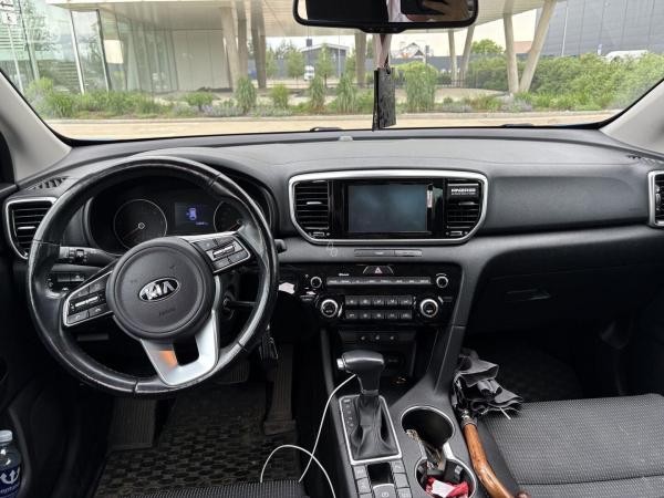 Blue Kia Sportage 2018 in Vilnius, with an engine capacity of 1.60 L and mileage of 133 thousand km for 16500 €, photo 8 on AUTOMOTO.COM.LV