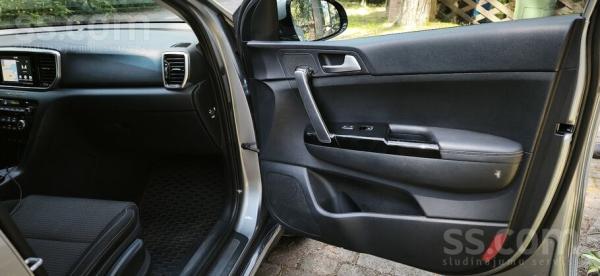 Blue Kia Sportage 2018 in Riga, with an engine capacity of 1.60 L and mileage of 117 thousand km for 13500 €, photo 9 on AUTOMOTO.COM.LV