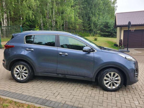 Blue Kia Sportage 2018 in Utena, with an engine capacity of 1.69 L and mileage of 247 thousand km for 11200 €, photo 4 on AUTOMOTO.COM.LV