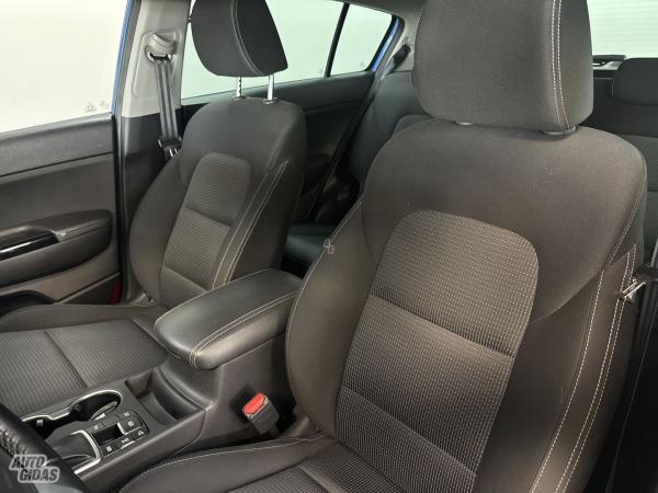 Blue Kia Sportage 2019 in Vilnius, with an engine capacity of 1.60 L and mileage of 103 thousand km for 17500 €, photo 10 on AUTOMOTO.COM.LV