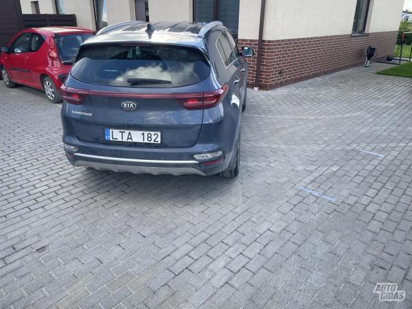 Kia Sportage 2021 in Klaipeda on AUTOMOTO.COM.LV Blue Kia Sportage 2021 in Klaipeda, with an engine capacity of 1.60 L and mileage of 103 thousand km for 17800 €, photo 5 on AUTOMOTO.COM.LV