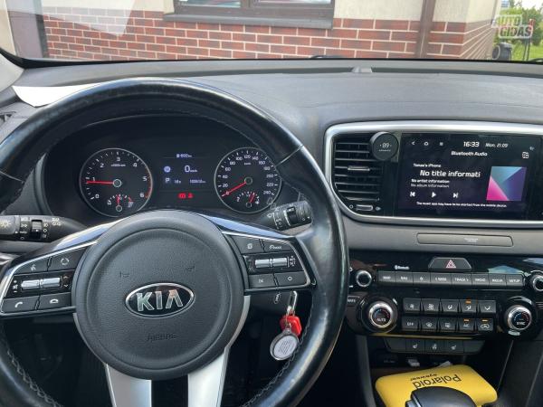 Kia Sportage 2021 in Klaipeda on AUTOMOTO.COM.LV Blue Kia Sportage 2021 in Klaipeda, with an engine capacity of 1.60 L and mileage of 103 thousand km for 17800 €, photo 6 on AUTOMOTO.COM.LV